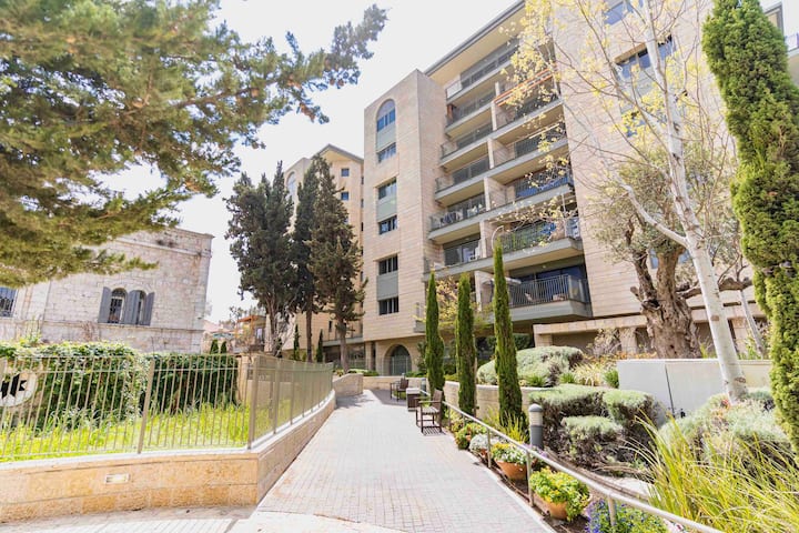 Spiffy 2 Br St-view Balcony Apt @Haneviim Boutique - Jerusalem