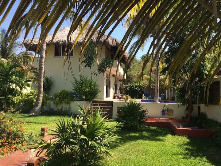 Playa Zicatela Holiday Rentals & Homes - Playa Zicatela, Brisas de ...