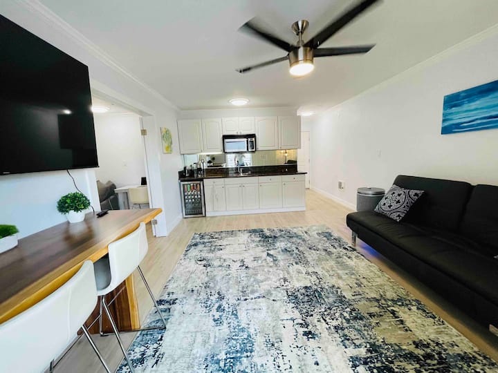 Lovely Condominium, 2 Min From The Beach. - San Diego, CA
