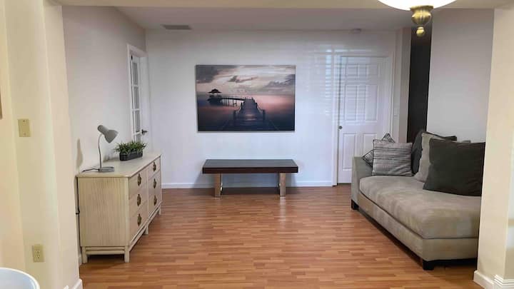 Large & Charming In House Suite. W/ Free Parking - Miami