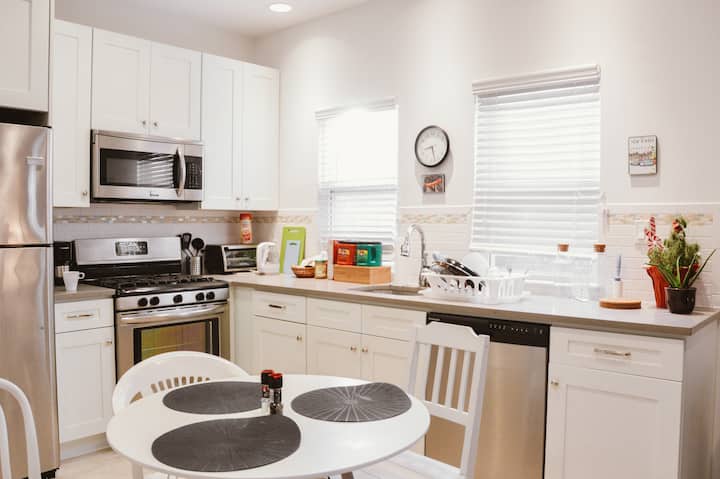 Airy & Bright Three Bedroom Apt Steps From Subway - Brooklyn, NY
