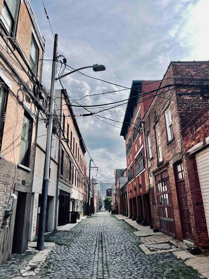 Entire One Bedroom Home On A Cobble Stone Street - Hoboken, NJ