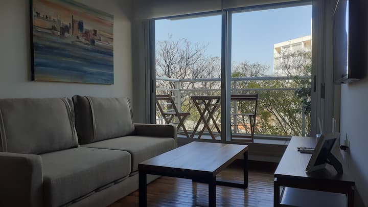 Apto. Luminoso, Céntrico Con  Balcón Y Garage Bdt - Montevideo