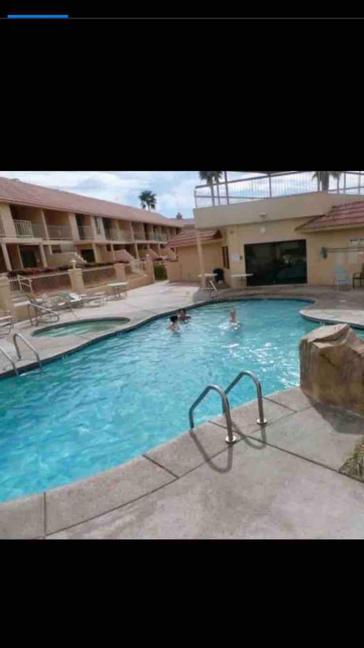 Centrally Located Condo - レイクハバスシティ, AZ