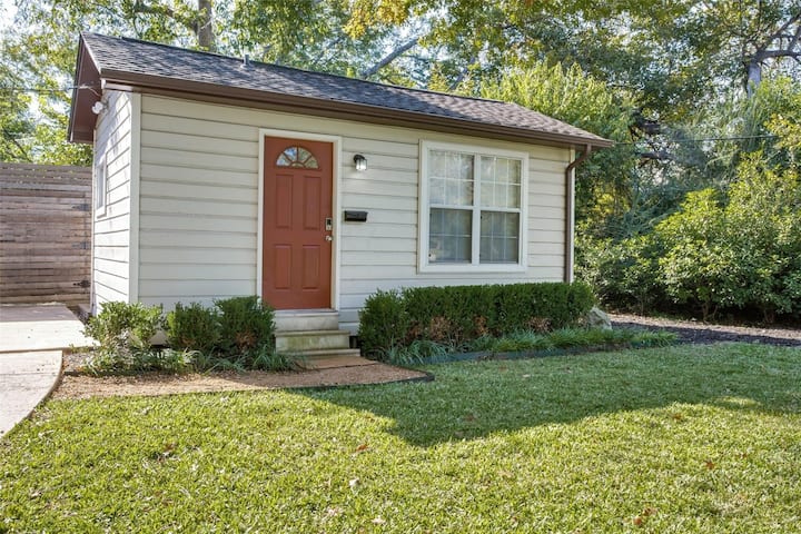 Charming Park Views Near Love Field & Downtown! - Dallas, TX