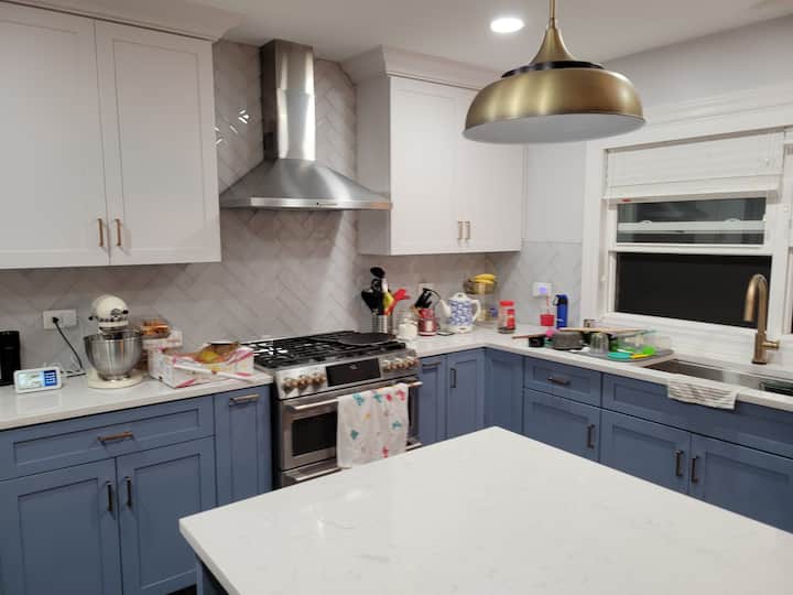 Private Basement Bedroom In Downers Grove - Downers Grove, IL