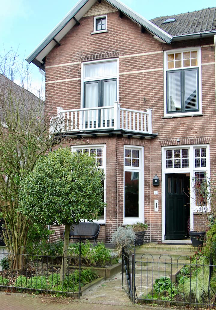 Stylish Family Home, 20 Minutes From Amsterdam - Huizen