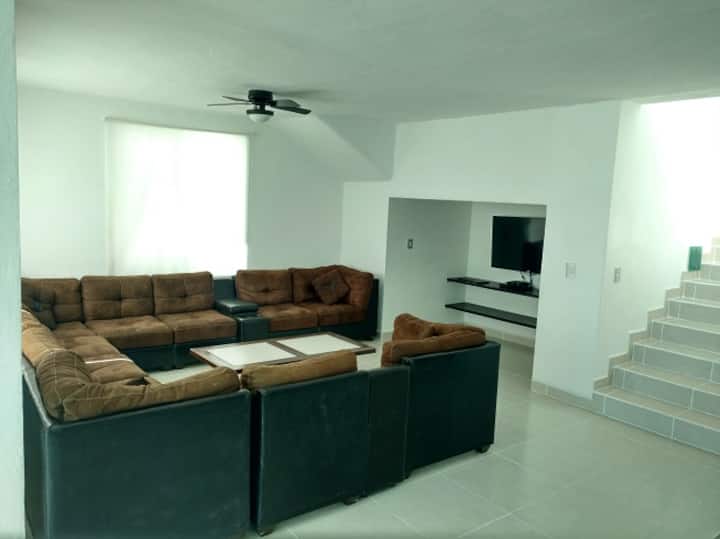 Lujosa Casa En El Lago De Tequesquitengo Hasta 21p - Tequesquitengo