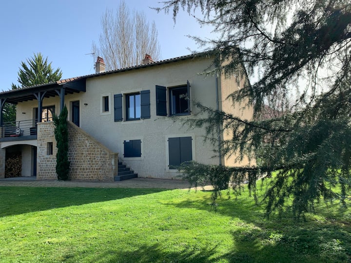 Bel Appartement Au Calme Sans Véritable Cuisine. - Saint-Céré