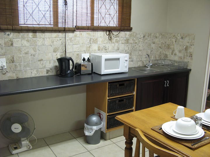 2 Private Adjacent Outside Units, Sleeps 1 To 6 - Kloof