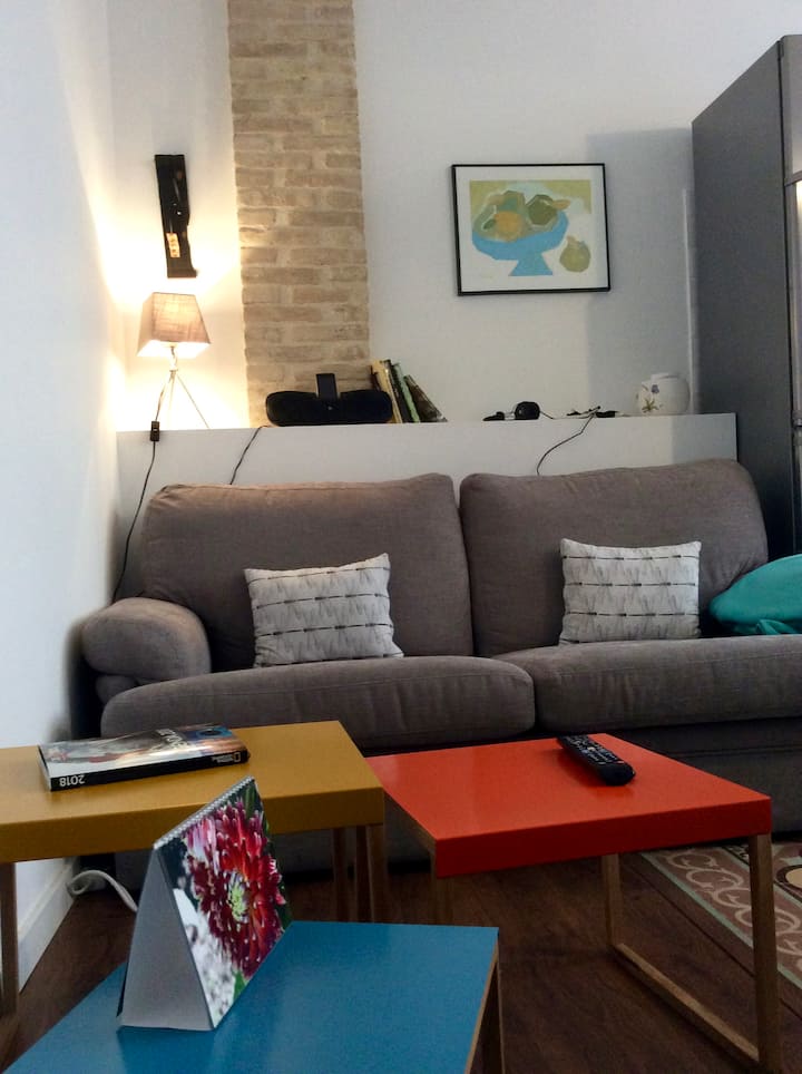 Piso Modernista Reformado En El Centro De Valencia - Valencia