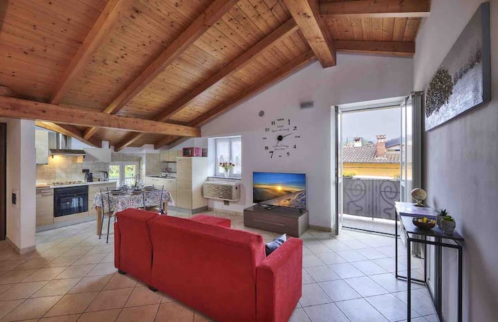 Twins Attic In The Center - Lierna