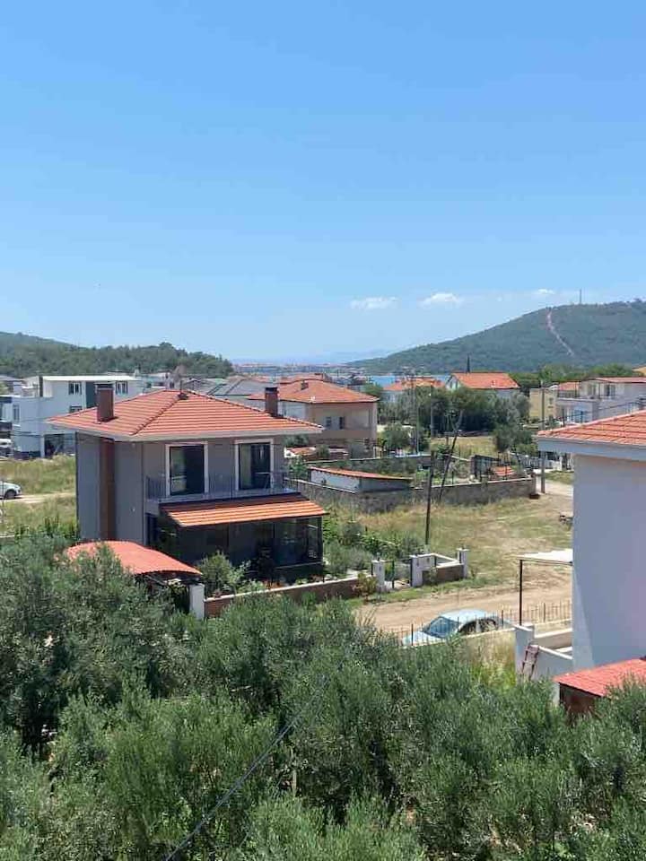 Bahçeli Teraslı çAtı Katı Huzurlu Tatil Isteyenler - Ayvalık