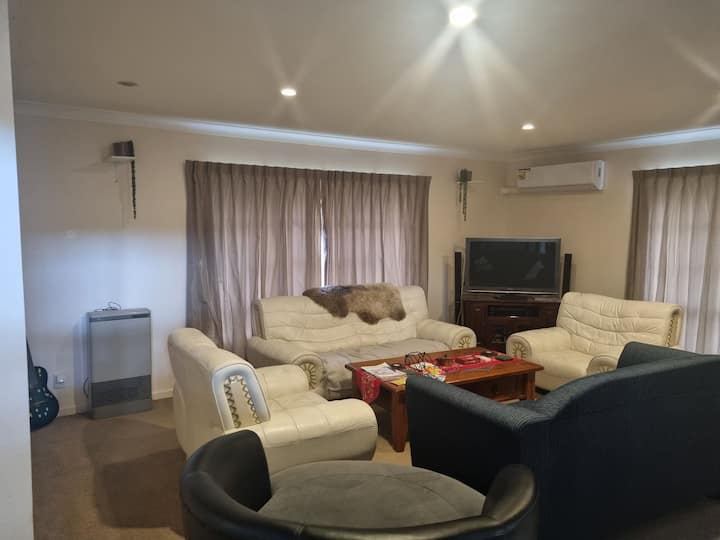 Private Room In A Family Home - Porirua