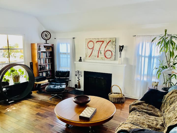 Amazing Location/bedroom Facing Pool & Jacuzzi - Culver City, CA