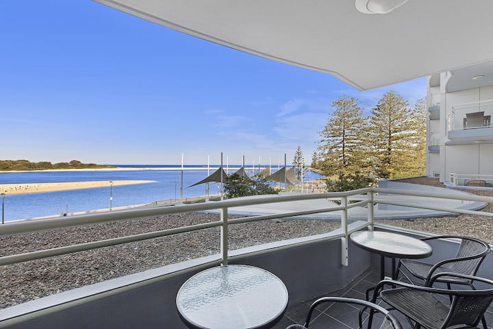 Waterfront Apartment - The Entrance