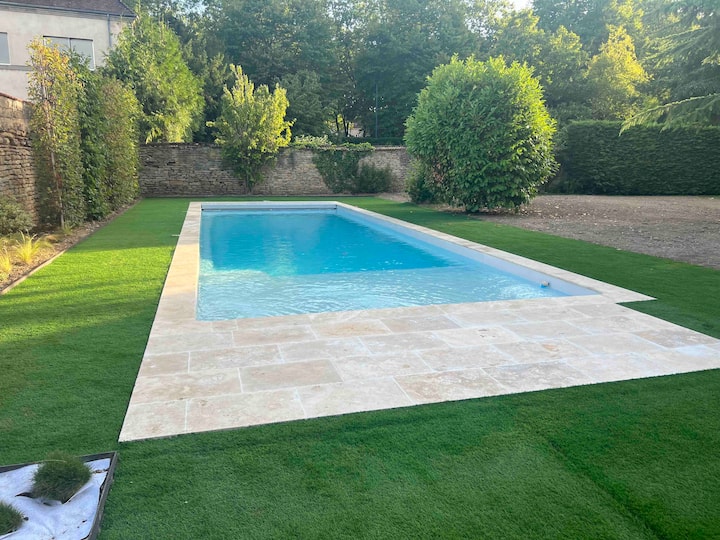 Large House, Town Centre, Pool, Sleeps 12 - Beaune