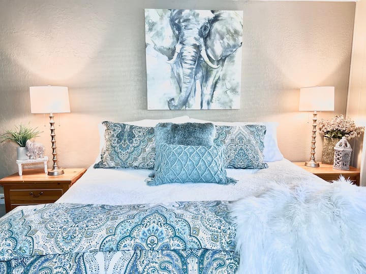 Corner Cottage • Route 66 • Grand Canyon - Williams, AZ