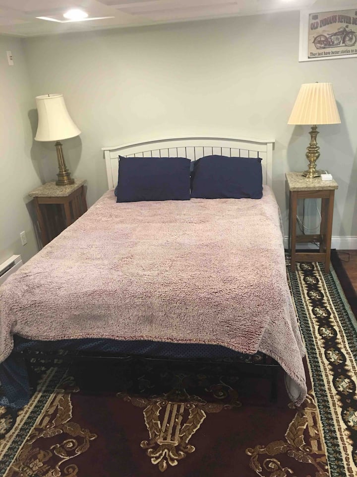 Private Room With Private Bathroom. 1-4 Adults. - Saint Paul, MN