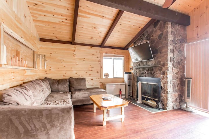 Private Log Cabin /W Hot Tub Just Mins From Hunter - Hunter, NY