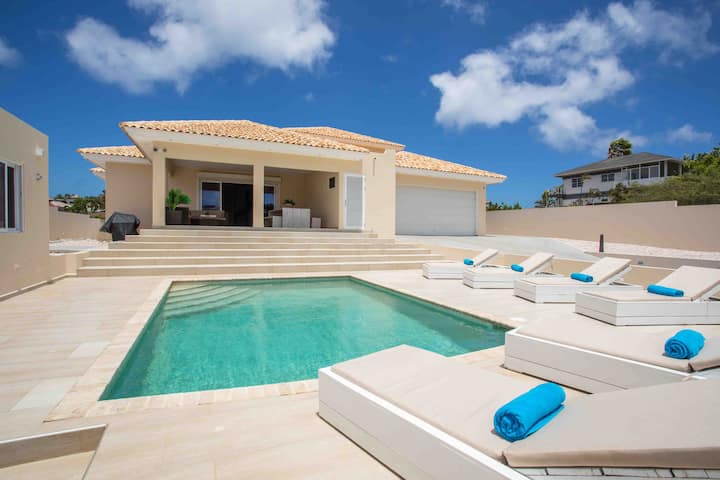 Prachtige Villa Waar Het U Aan Niets Ontbreekt! - Curaçao