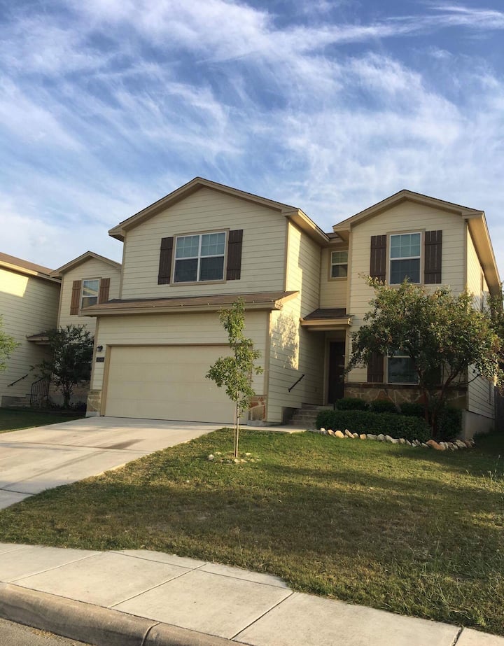 Bmt @ The Modern Farmhouse, Near Seaworld Lackland - San Antonio, TX