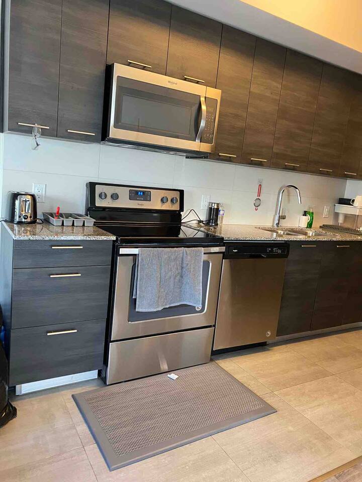 Lovely 2-bedroom Condo In Waterloo - Waterloo, ON, Canada