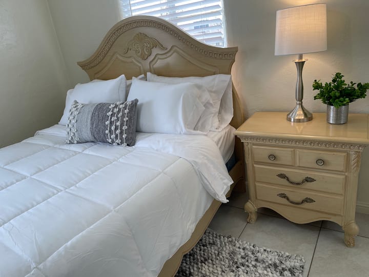 Lovely 1- Bedroom Rental Unit With Patio/ Upstairs - Fresno, CA