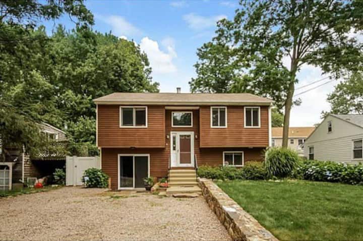 Quiet Family Friendly, Single House - Narragansett, RI