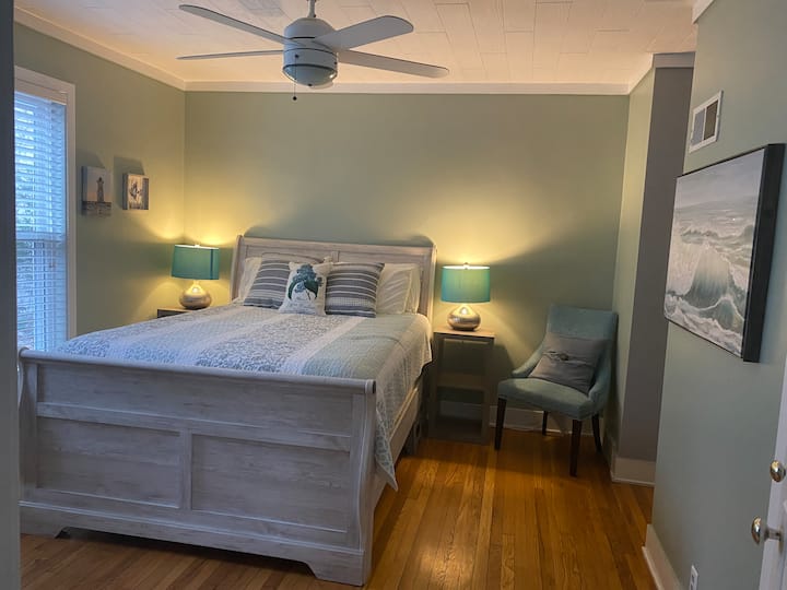 #1 Cozy 1-bdrm Suite  Downtown With Parking - saugatuck, MI