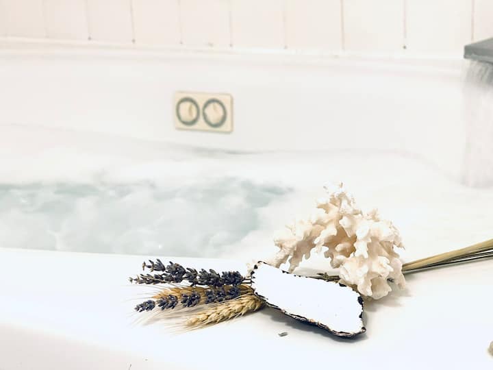 Private Downtown Suite 1805 Home - 세일럼