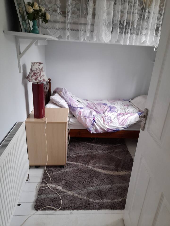 Cosy Room In Quiet,friendly Home. - Totnes
