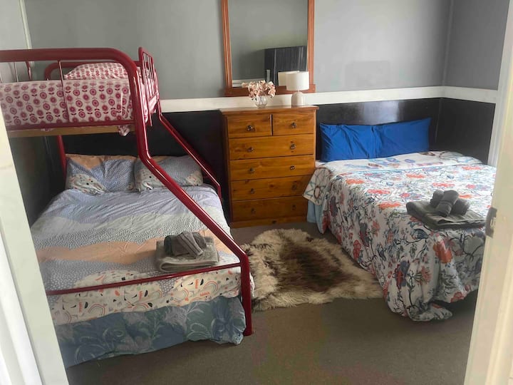 4 Bedroom English Cottage With Open Fire Place - Kalgoorlie - Boulder