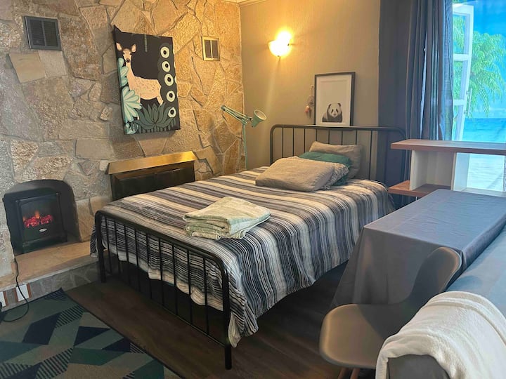 Chalet Under The Maple - St Boniface Suite - Winnipeg