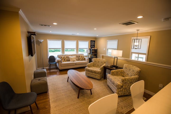 Remodeled 1930's Back House Apartment - Dallas, TX