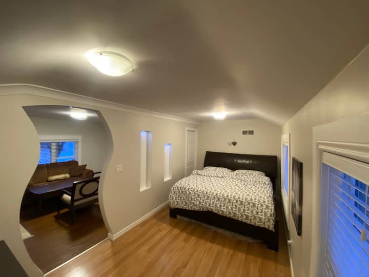 Comfy-lofty, Ample Multi Level Suit. - Saskatoon