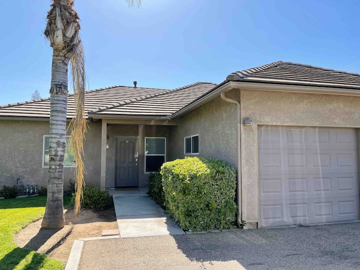 Beautiful 2 Bedroom Condo In North Fig Garden - Fresno, CA