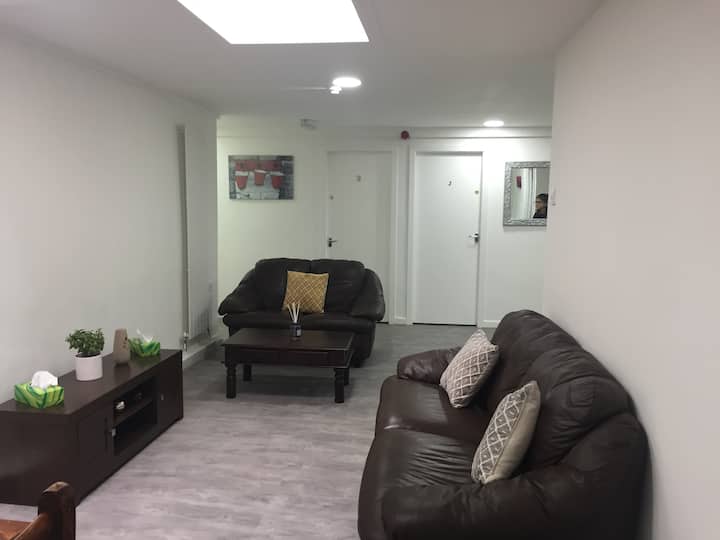 Sama's Apartment: Stylish Room (4) - Manchester