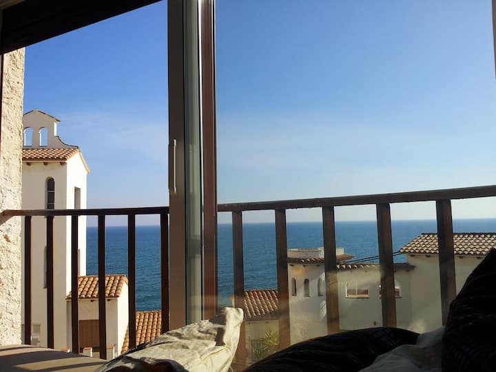 Charming Apartment On The Cliffs W/sea Views - Sitges