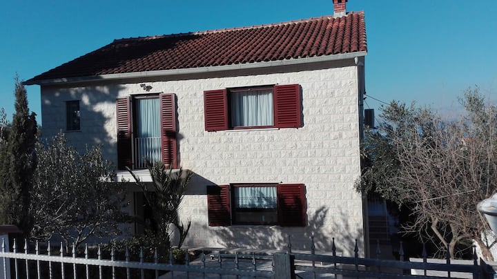 Family Vacation House - Brač