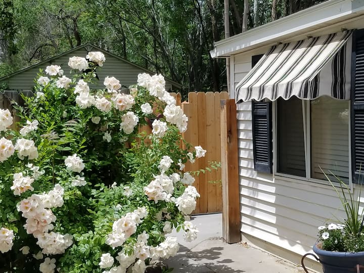 Sycamore Cottage A Cozy  Carriage House - Grand Junction, CO