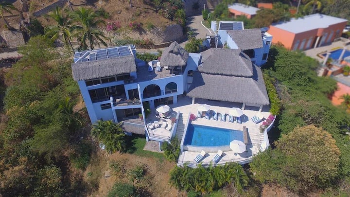 Oceanfront Villa In Upscale Community - 曼薩尼約