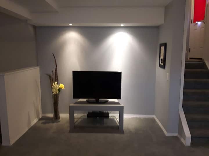 Suite With Private Entrance 20 Min To Yyc Airport - Airdrie