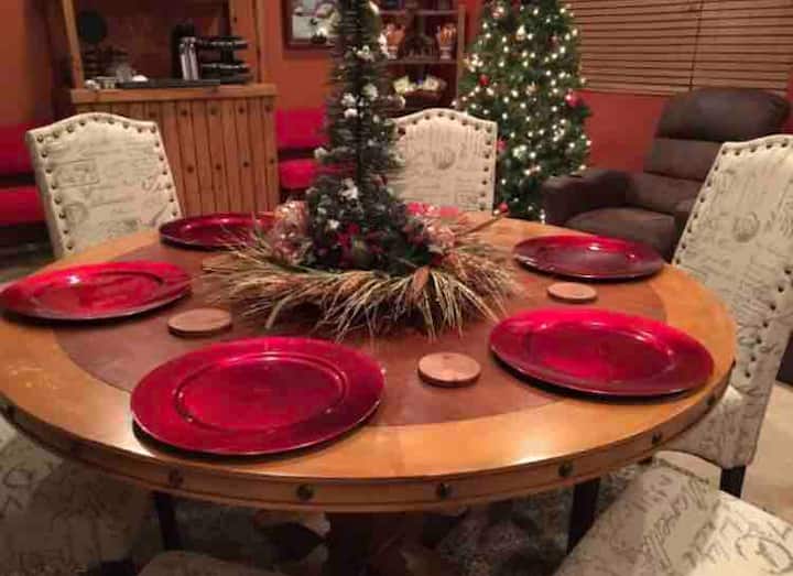 Dj's Bed & Bistro (Xmas Decor After Thxsgiving!) - Fontana, CA