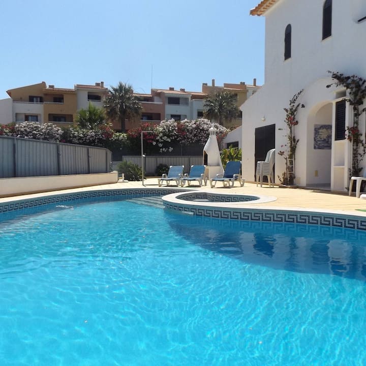 Villa Solsim Proche Commerce, Plage & Vie Nocturne - 阿爾布費拉