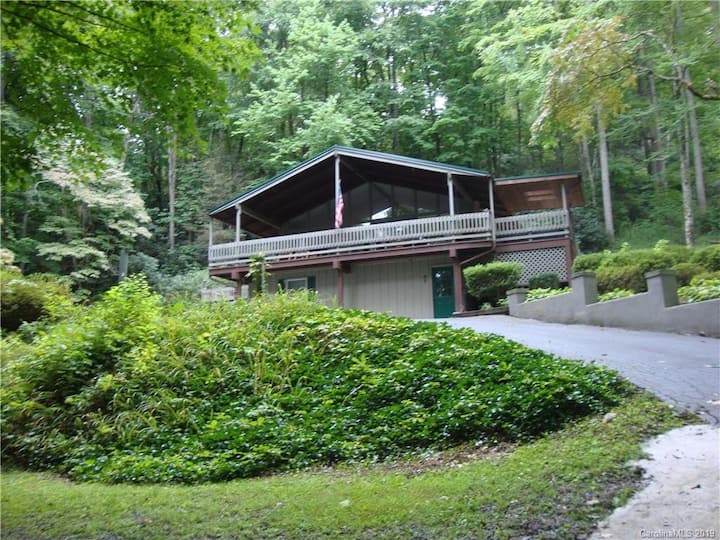 Convenient, Comfortable, Quiet, Mountain Home. - Maggie Valley, NC