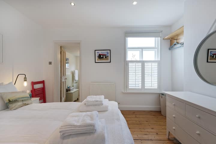Pebble Cottage - Near Whitstable Beach - Isle of Sheppey