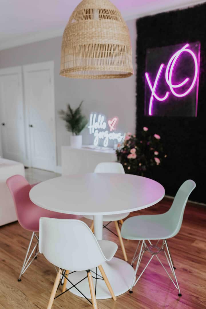 Neon Hideaway Modern Stay - Moncton