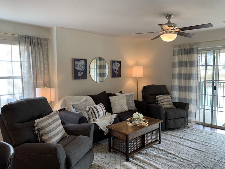 Walk In Condo With Water And Golf Course Views! - Lake Taneycomo, MO