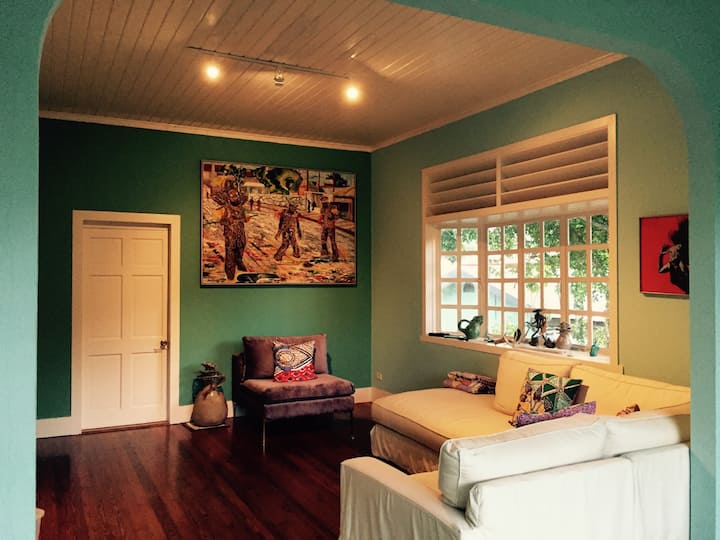 Cosy Caribbean Chic - Upstairs Apt - Port of Spain